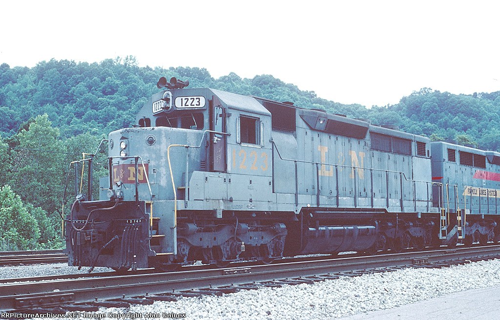 L&N SDP-35 1223